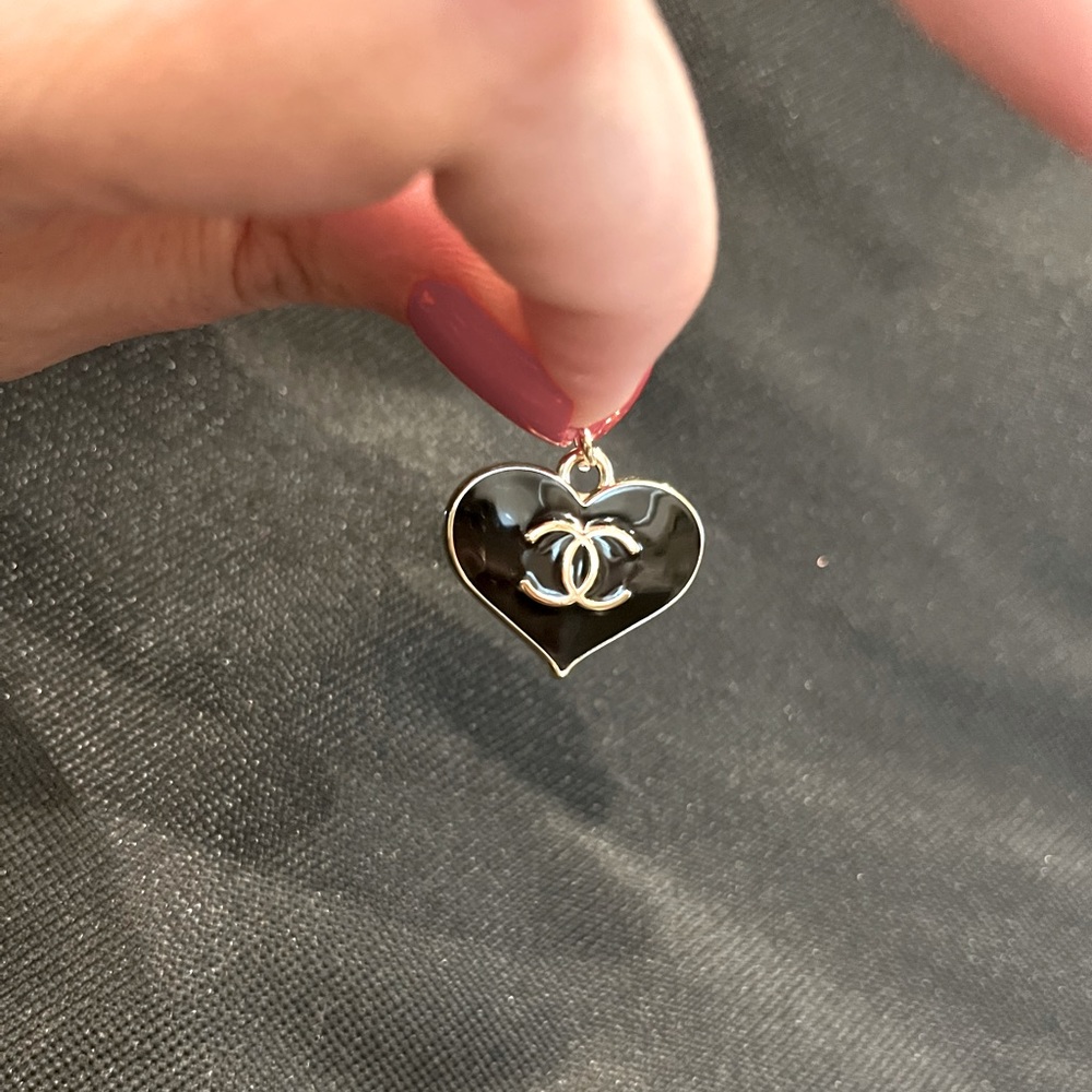Luxury Gold & Black Heart Pull Charm - Gem